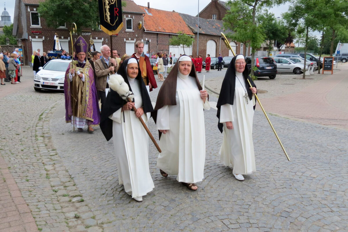 Genovevaprocessie in Zepperen - Truineer